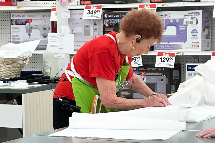 Usia 101 Tahun Jayne Burns Masih Aktif Bekerja, Apa Rahasianya?