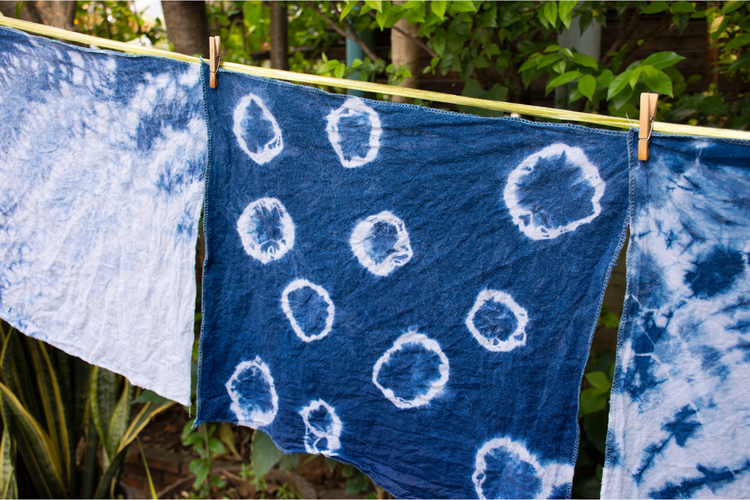 Foto : Definisi Batik Ikat Celup beserta Cara Pembuatannya Foto : Definisi Batik Ikat Celup beserta Cara Pembuatannya