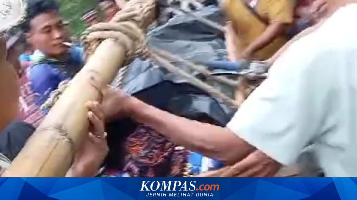 Wan Sepi Meninggal dalam Sunyi, Ditemani Lumpur dan Beceknya Jalan Desa