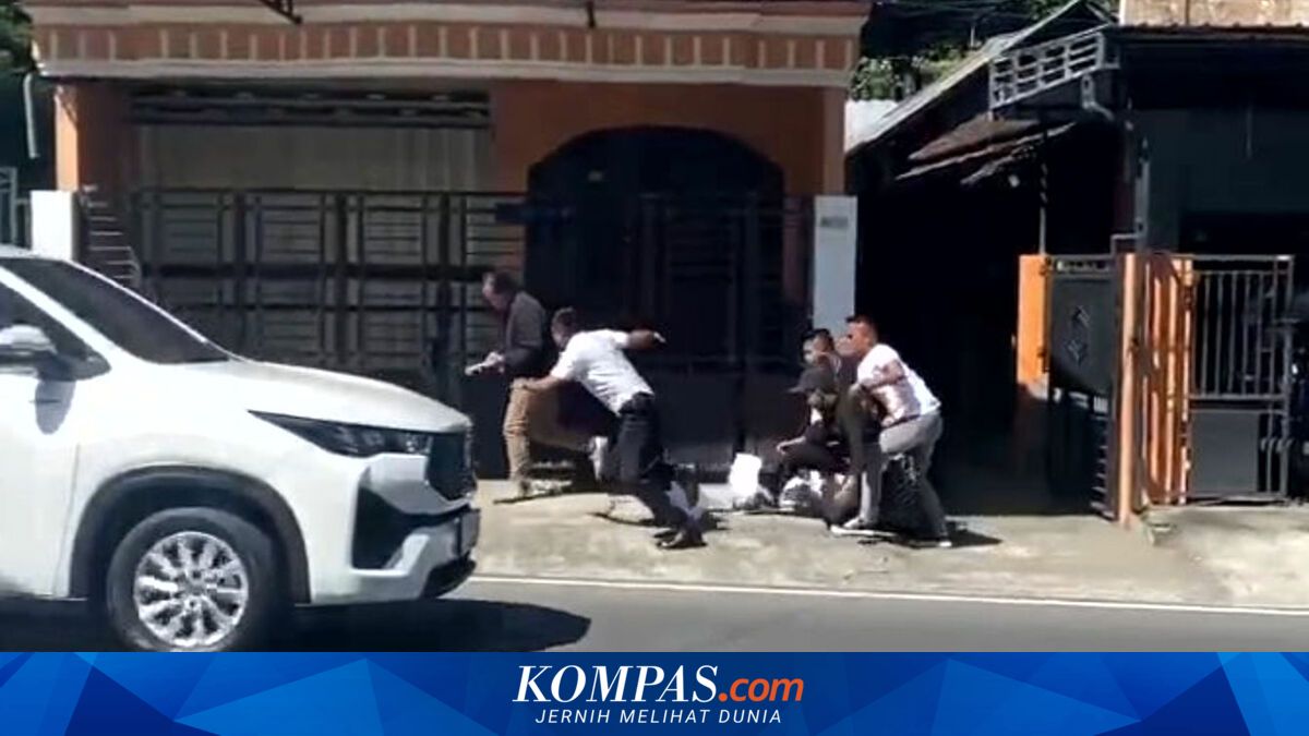 Bentangkan Poster Kritikan ke Wapres Gibran, 3 Mahasiswa di Blitar ...