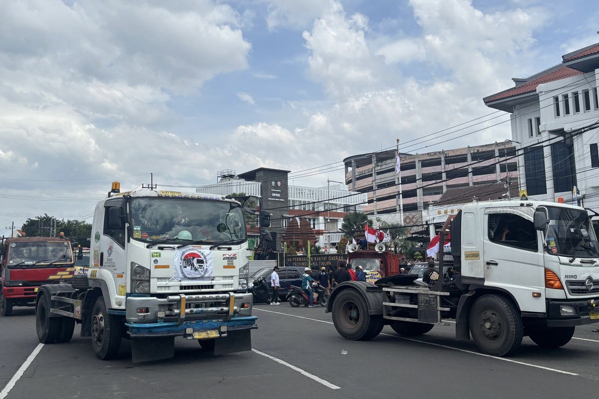 Ratusan Pengusaha Truk Demo Tolak SKB, Minta Pembatasan Angkutan Hanya 6 Hari