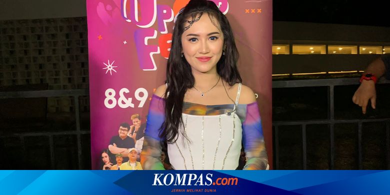 Foto Bareng Ariel NOAH, Happy Asmara: Tempatmu di Sini Pujaanku