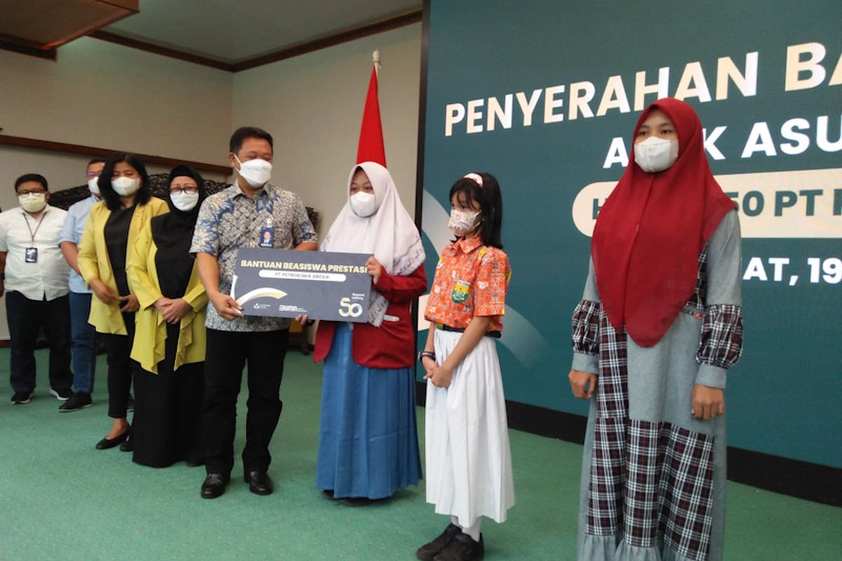 Petrokimia Gresik Salurkan Beasiswa Rp 300 Juta untuk 331 Anak