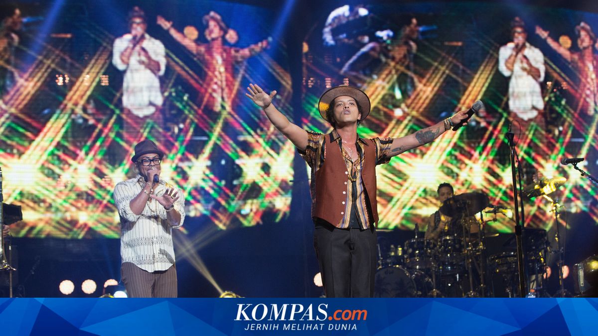 6 Gaya Modis ala Bruno Mars Saat Pakai Topi