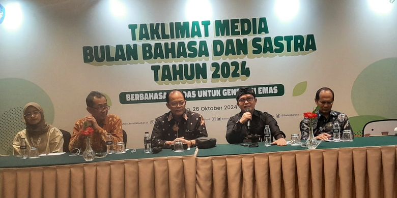 Foto : Bertema “Berbahasa Cerdas untuk Generasi Emas”, Bulan Bahasa dan Sastra 2024 Gelar ...