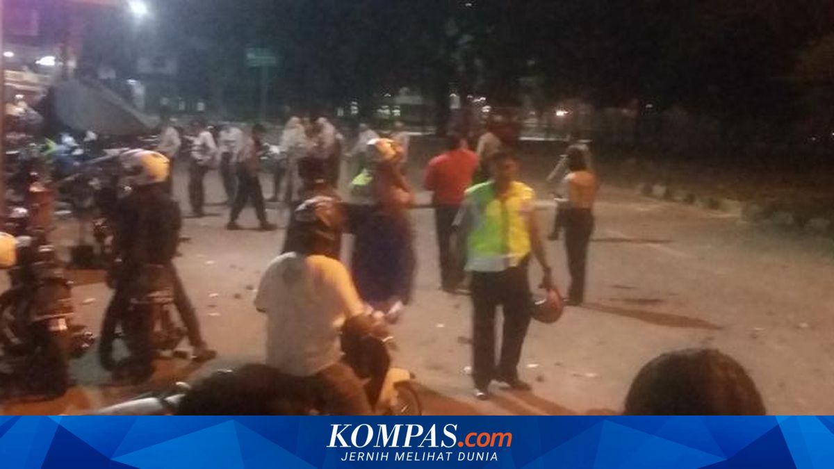 Bubarkan Tawuran The Jak vs Viking, Polisi Lepaskan Tembakan dan Gas ...