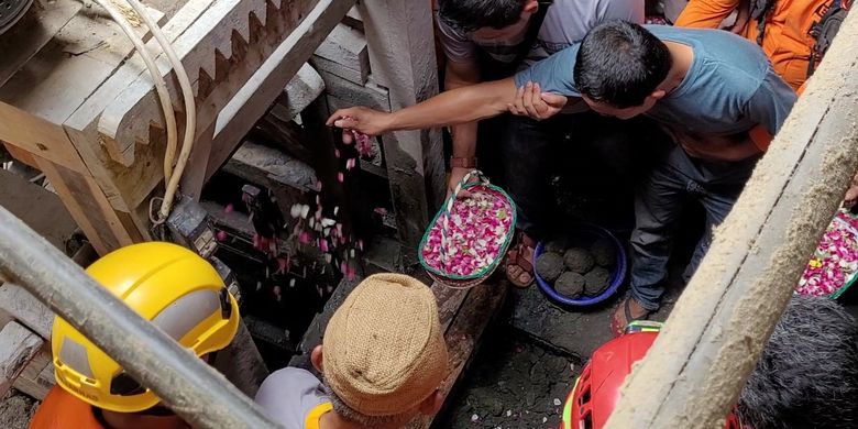 Berita Terkini Harian Air Dari Tambang Di Banyumas Baunya Tak Sedap ... Berita Terkini Harian Air Dari Tambang Di Banyumas Baunya Tak Sedap ...