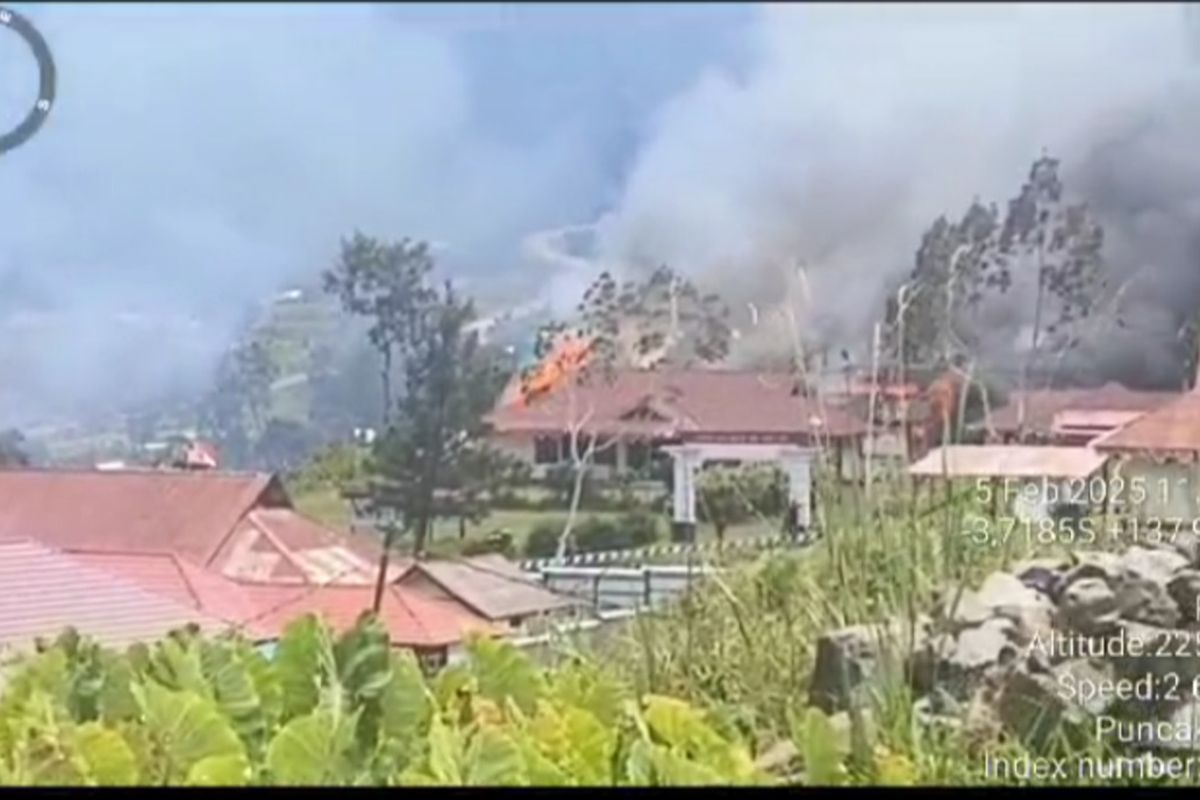 Bentrok di Puncak Jaya Pasca-putusan MK, Satu Orang Meninggal, 123 Orang Luka-Luka dan 32 Rumah ...