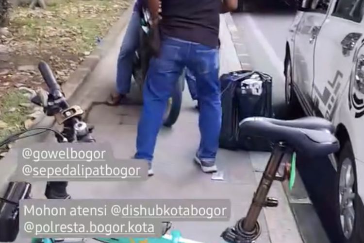 Aksi Heroik Aktivis Lingkungan Adang Motor yang Terobos Jalur Sepeda di ...