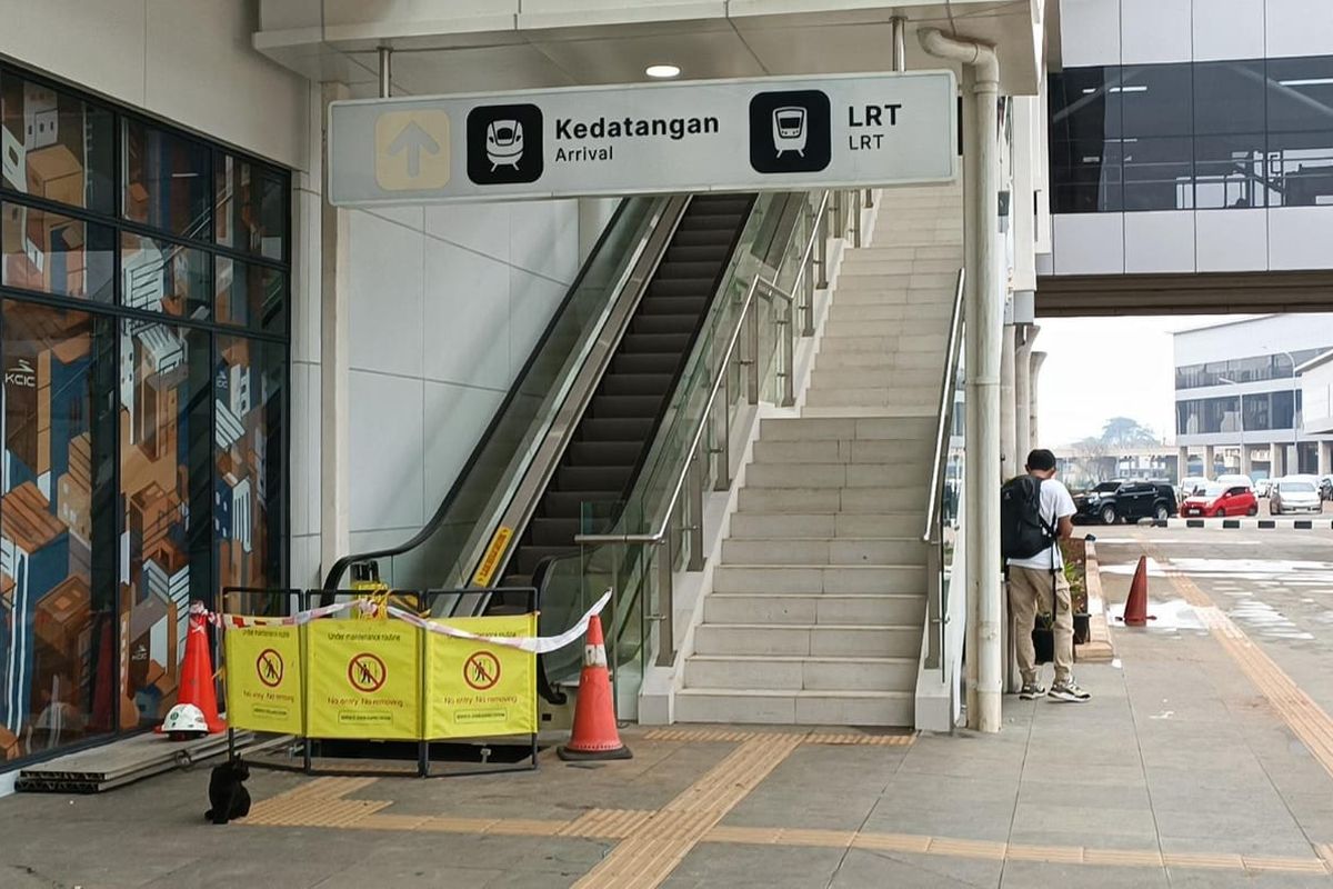 Saluran Air yang Timbulkan "Air Terjun" di Stasiun Kereta Cepat Halim ...