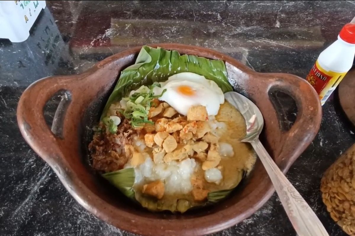 Menikmati Bubur Bakar Pak Pri, Sarapan Unik di Kebumen