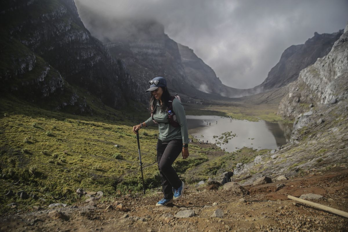 Kenapa Gunung Gamkonora Menarik untuk Didaki?