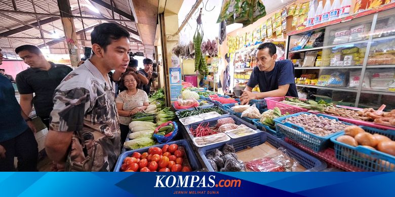 Blusukan ke Pasar Cihapit, Gibran Borong Dagangan Penjual