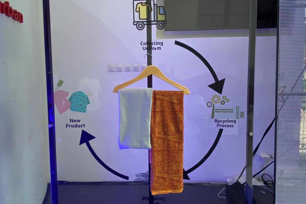 Melihat Batik 306 Meter dari Daur Ulang 144 Kg Seragam KAI Commuter