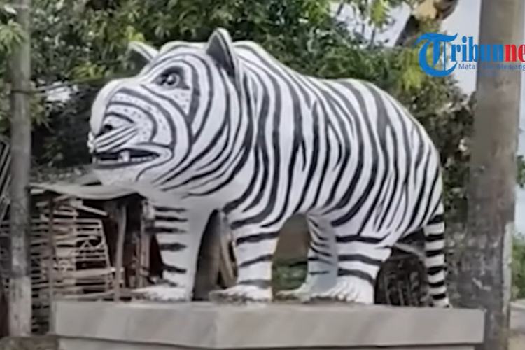 Foto : Viral 4 Karya Warga Desa di 2025, dari Patung Macan "Lucu" di ...