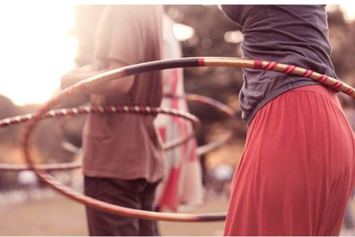 Hari Ini dalam Sejarah, Permainan "Hula Hoop" Mendapatkan Paten