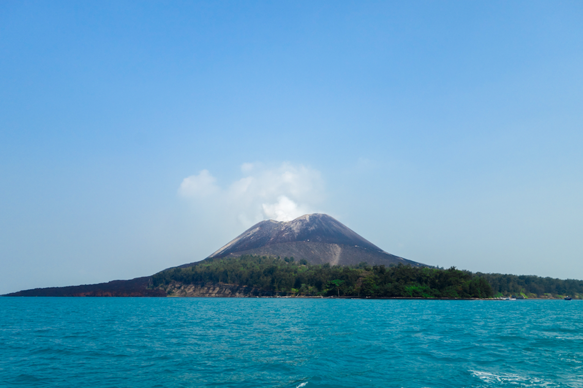 Gunung Anak Krakatau Level II Waspada, Polairud Perketat Pengawasan ...
