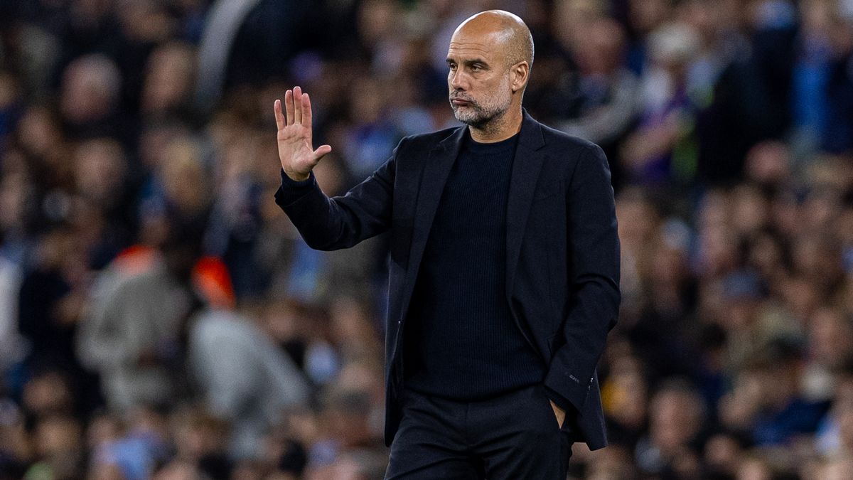 [KLARIFIKASI] Pep Guardiola Tidak Bersalaman dengan Alan Smith, Bukan ...