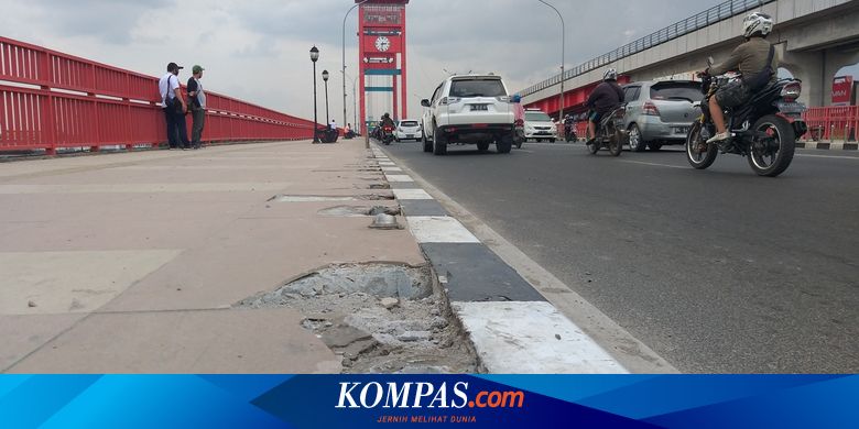 Polisi Buru Pencuri 33 Besi Pembatas Jalan di Jembatan Ampera
