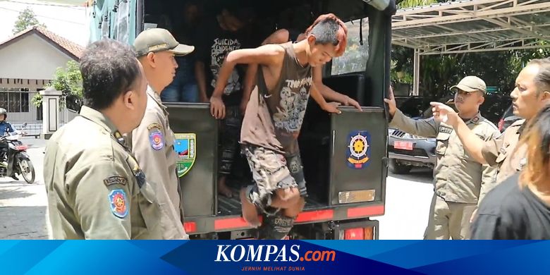 Belasan Anak Punk Diamankan Satpol PP, Disanksi Menyanyikan Lagu "Indonesia Raya"