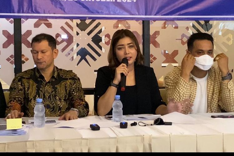 Foto : Gagal Mediasi dengan Agus Salim, Pratiwi Noviyanthi Pilih Walk Out Foto : Gagal Mediasi dengan Agus Salim, Pratiwi Noviyanthi Pilih Walk Out