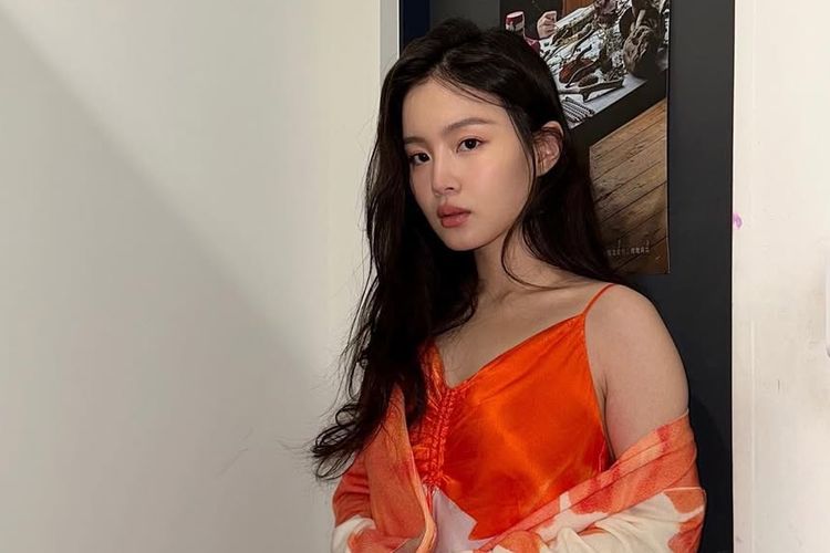 Foto : Lirik dan Chord Lagu H.S.K.T – Lee Hi