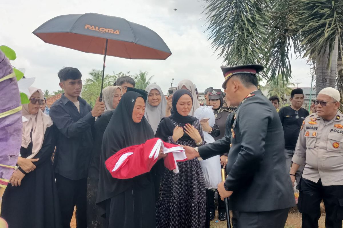 Polisi di Jambi Korbankan Nyawa demi Lindungi Istri dari Pohon Tumbang