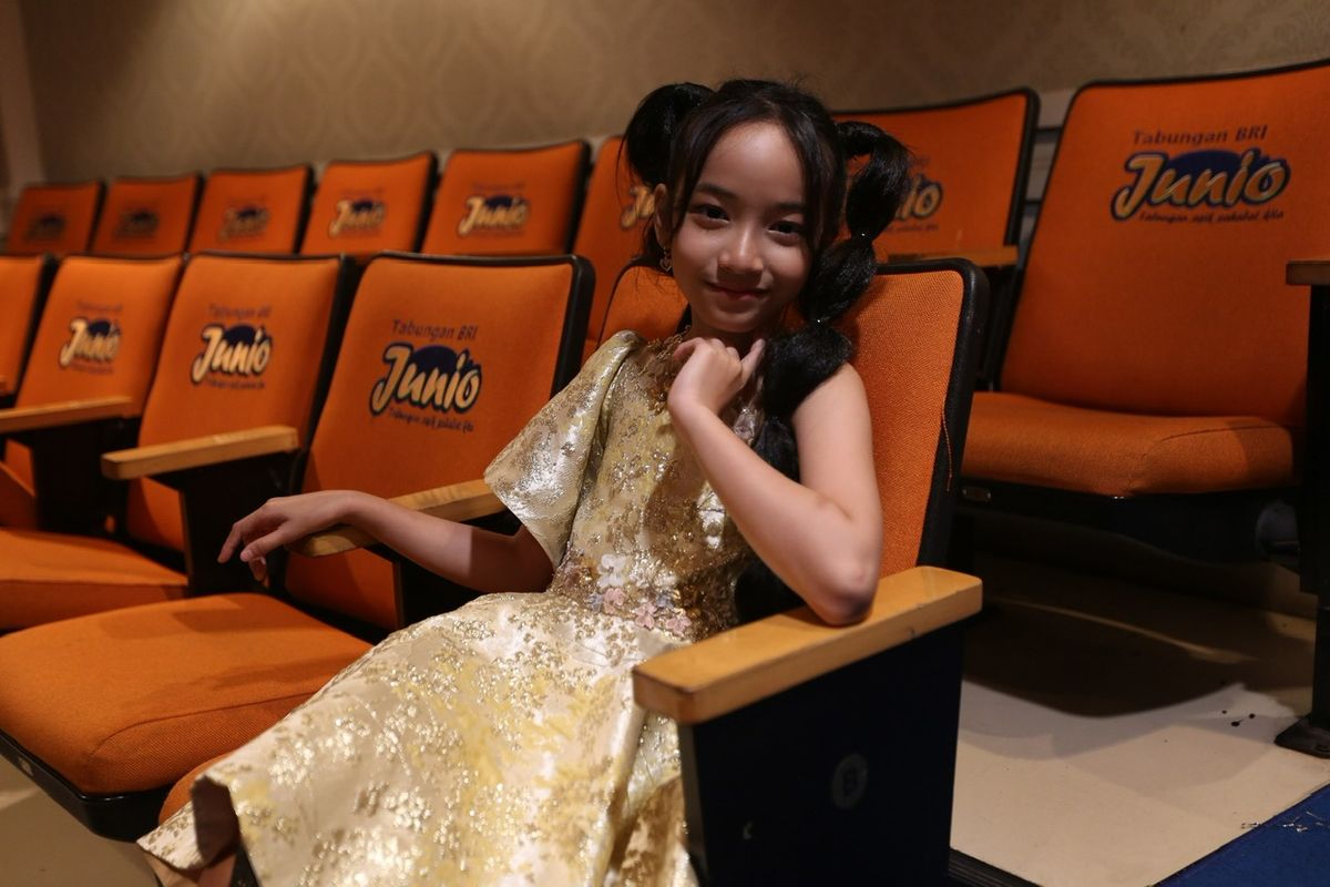 Raih 5 Medali di WCOPA, Penyanyi Cilik Indonesia Evelotte Alexandra ...