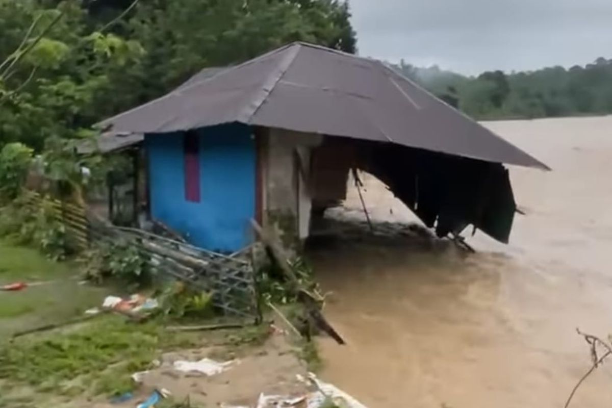 Banjir di Desa Suli Maluku Tengah, Sebuah Rumah Warga Hancur Terbawa ...