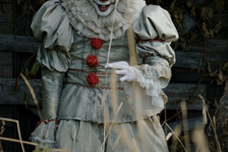 6 Fakta Bill Skarsgard, Si Badut Pennywise dalam Film Horor It Halaman ...