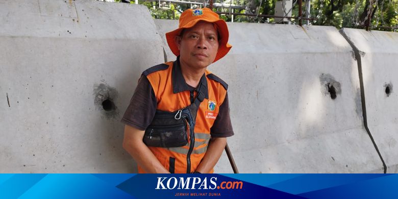 Cerita Amar Jadi PPSU Selama 23 Tahun, Sudah Terbiasa dengan Cuaca yang Tak Menentu