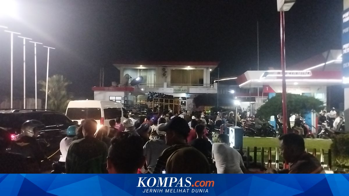 Khawatir Kehabisan, Warga di Medan Ramai-ramai Antre BBM