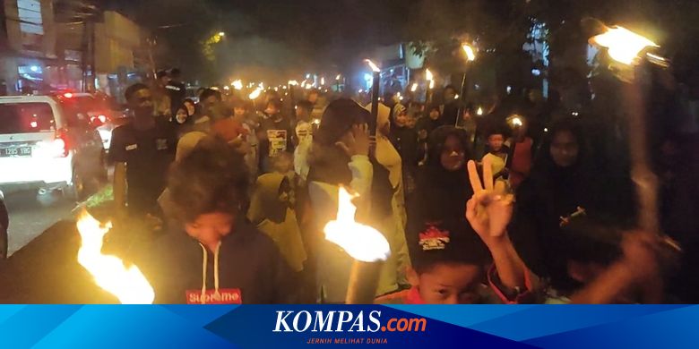 Menyelami Makna Tradisi Pawai Obor Jelang Ramadhan di Cirebon