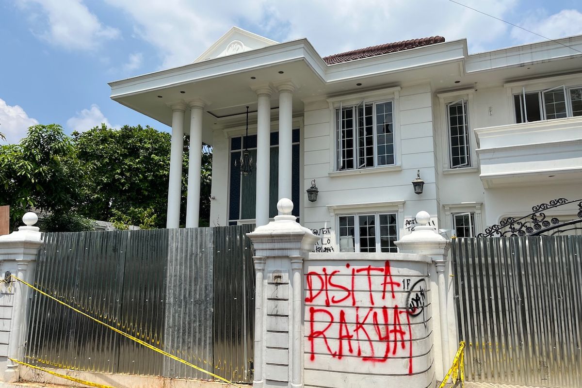 Ramai Warga Datangi Rumah Uya Kuya, Prihatin Kondisi hingga Kasihan ...