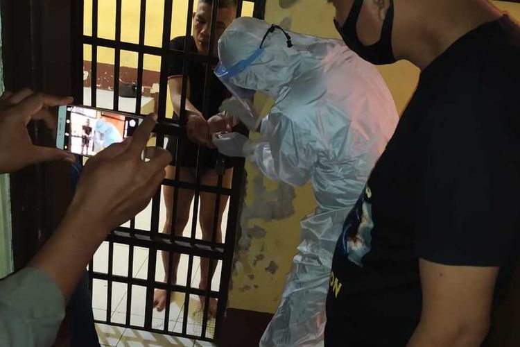 Foto : Napi Asimilasi Kembali Berulah, Gondol Tas Nasabah Bank yang ... Foto : Napi Asimilasi Kembali Berulah, Gondol Tas Nasabah Bank yang ...