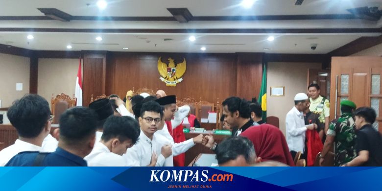 21 Pendemo Rusuh Agustus Didakwa Rusak Fasum dan Serang Polisi di DPR