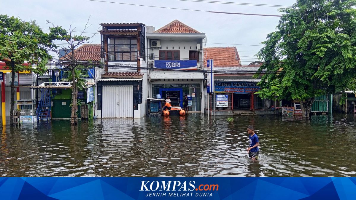 Kondisi Jalan Raya Kaligawe Semarang Pagi, Banjir Masih 90 Sentimeter ...