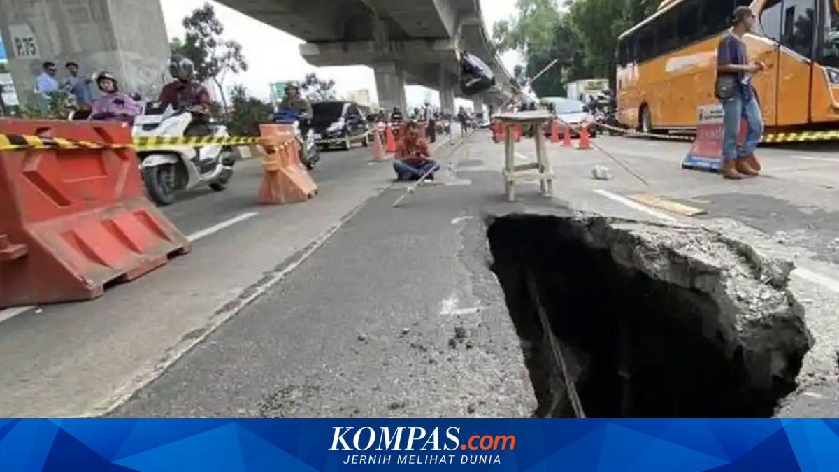 Jalan Sholeh Iskandar Bogor Ambles, Lubang Menganga Sedalam 3 Meter