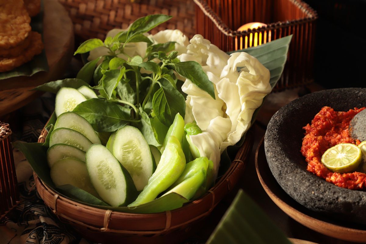 Aneka Sayuran Segar untuk Lalapan, Bikin Nikmat Menu Bakaran