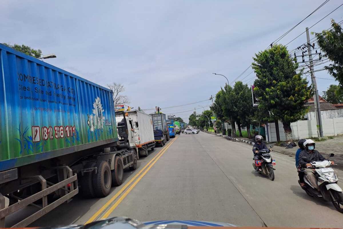 Macet Parah Jalan Pantura Pati-Rembang, Penyebab hingga Keluhan Warga ke Ganjar
