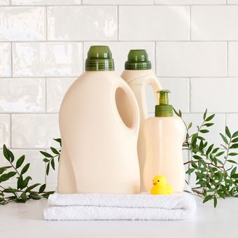 Foto : Cara Membuat Detergen Alternatif untuk Mencuci Pakaian Halaman 2