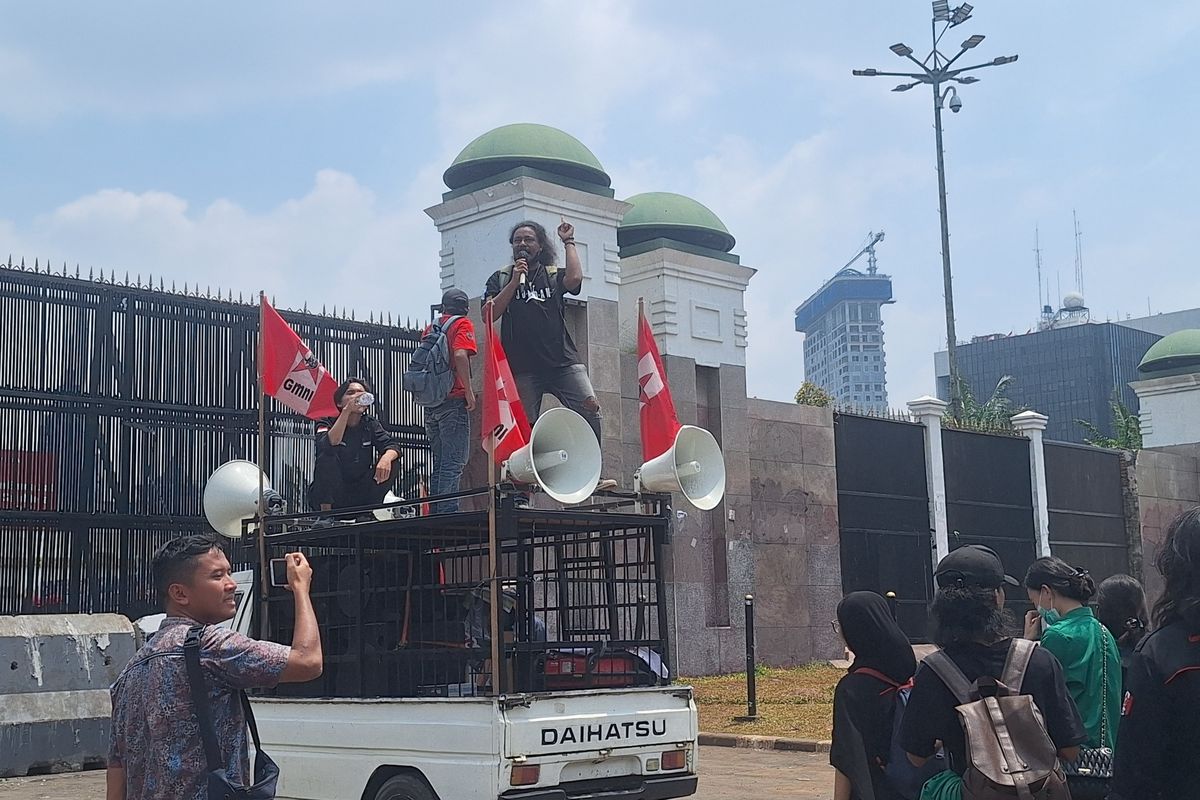 Demo 1 September, Massa dari GMNI Mulai Datangi Gedung DPR RI