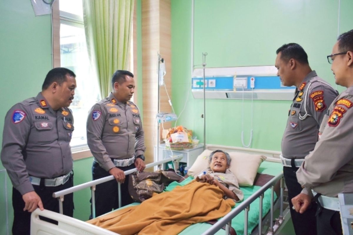 Nenek Zaimah yang Ditelantarkan Keluarga Dirawat di RS Pekanbaru, Dapat Bantuan Polisi