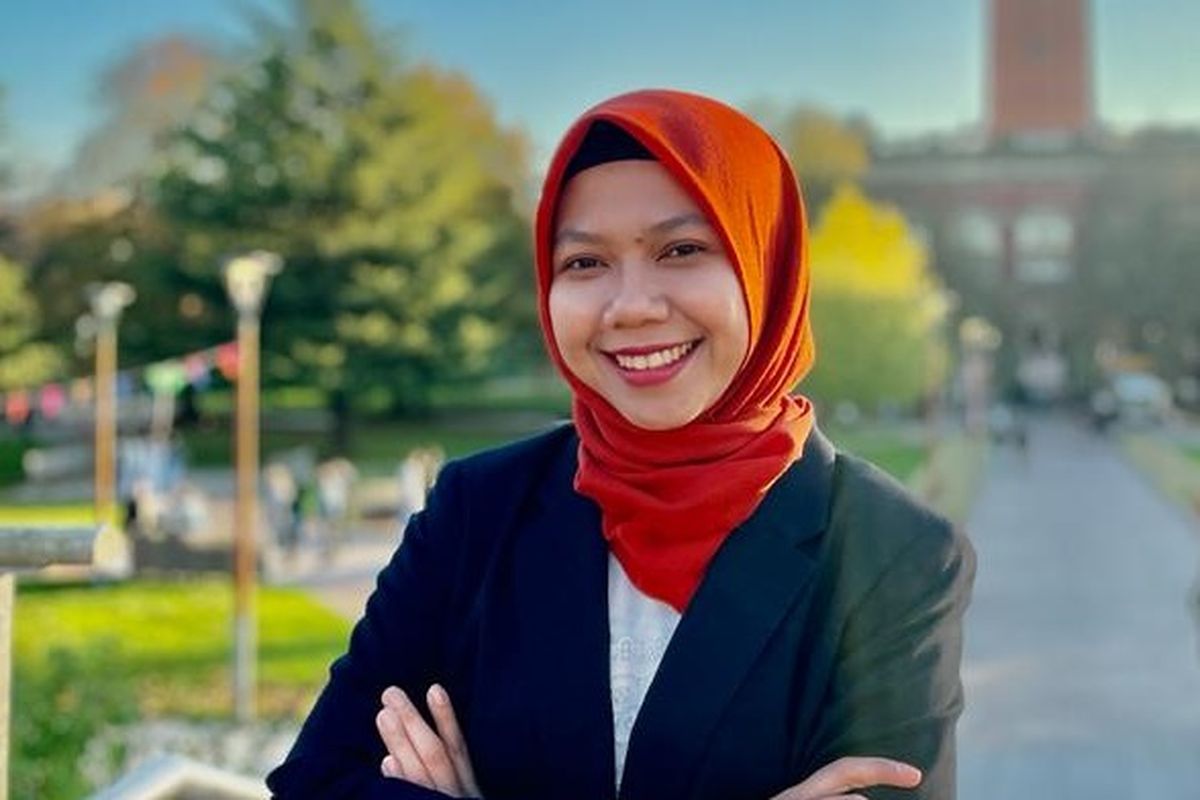 Kisah Raeni, Anak Pengayuh Becak Peraih KIP Kuliah, Kini S3 di Inggris