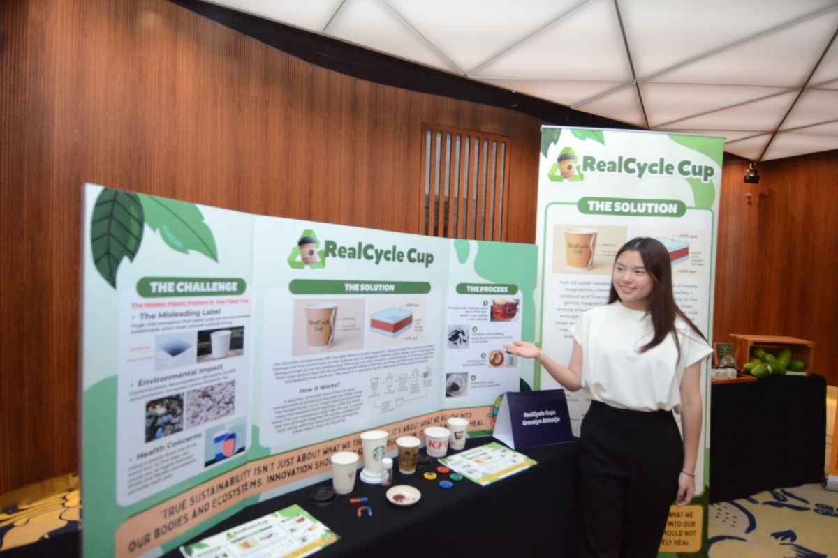 Ciptakan RealCycle Cup sebagai Solusi Anti-Mikroplastik, Siswi SMA Indonesia Raih Pengakuan Global
