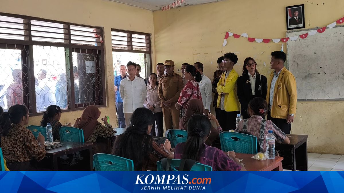 Gibran Saat Cek Sekolah di Ende: Gelap Banget, Bagaimana Mau Belajar?