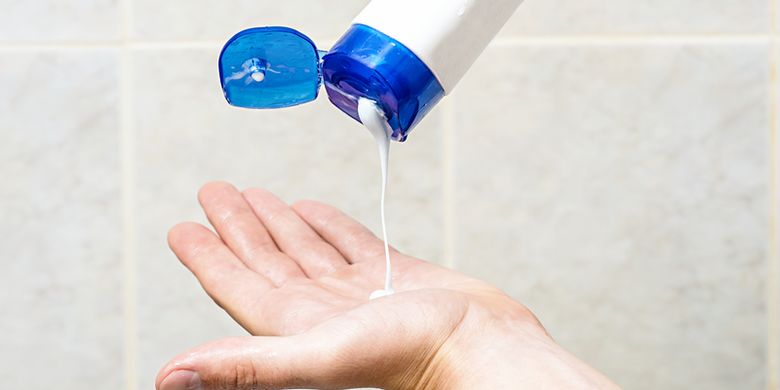 6 Manfaat Kondisioner Rambut, Bisa Atasi Saluran Air Mampet