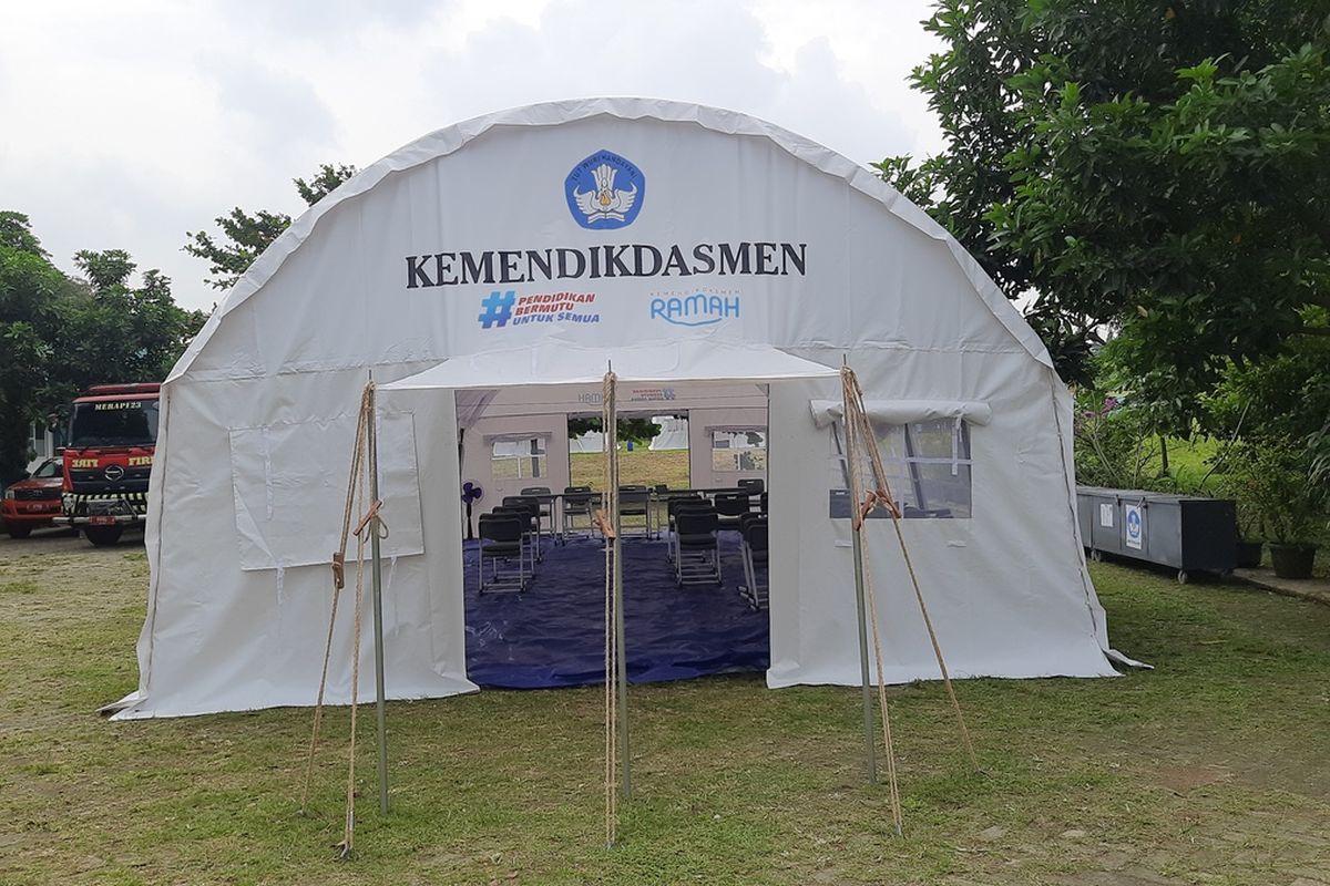 Atap SMKN 1 Cileungsi Ambruk, Mendikdasmen Janji Perbaiki, Bangun Tenda Darurat