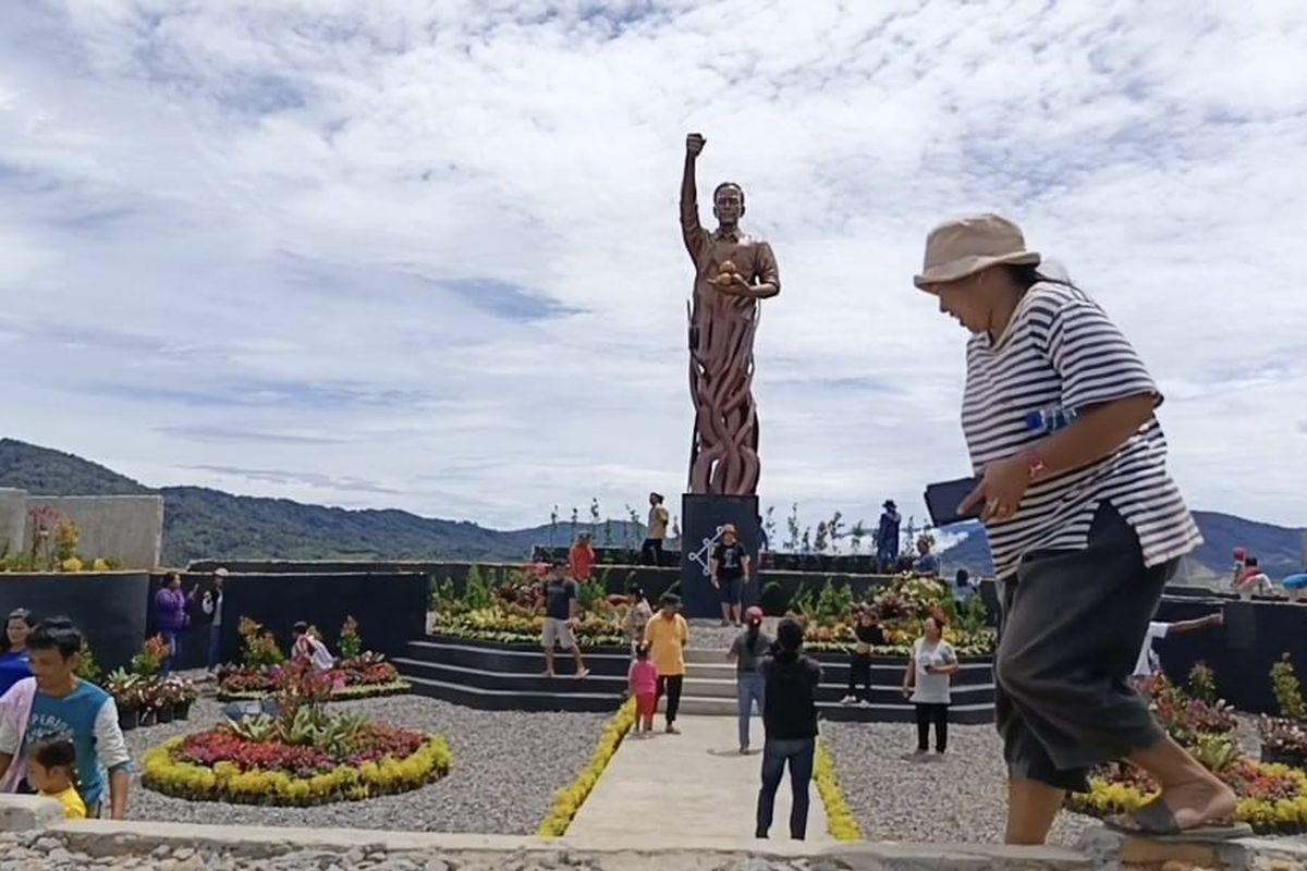 Mengapa Warga Desa di Karo Rela Swadaya Bangun Patung Jokowi Senilai Rp ...