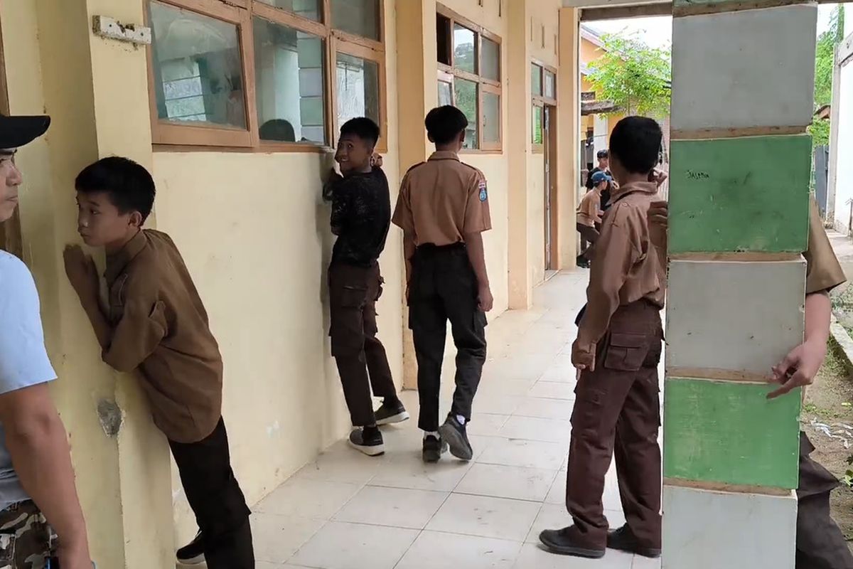 Ratusan Siswa Kehilangan Ruang Belajar Imbas Konflik Internal Yayasan, Terpaksa Menumpang di ...